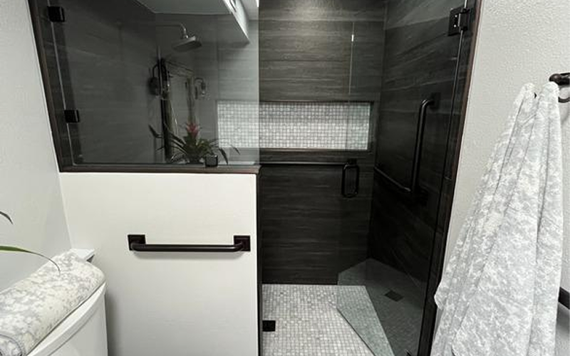 Stylish Bathroom Remodel in Sun City, AZ - TraVek